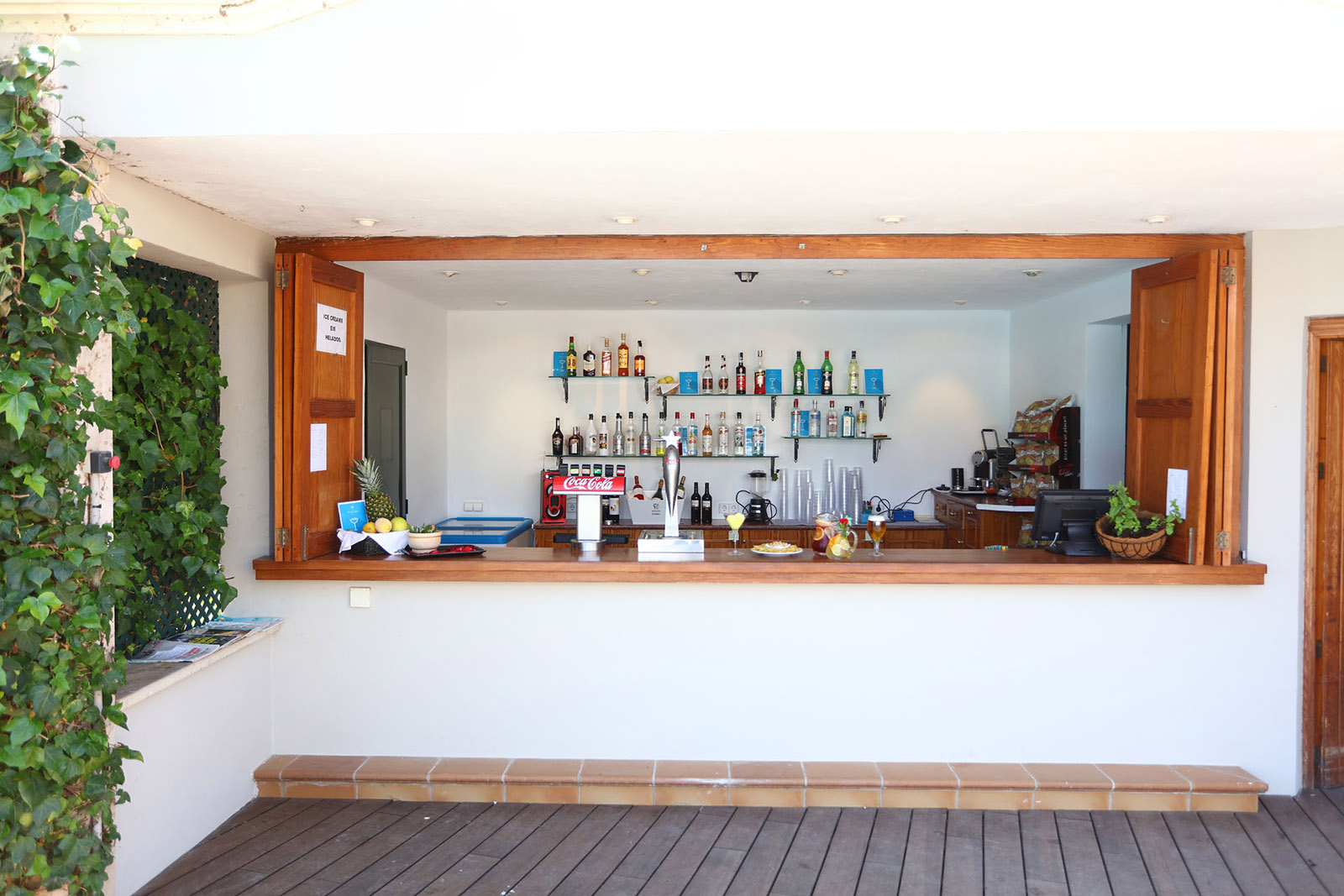 Pool Bar - Son Caliu Spa Oasis